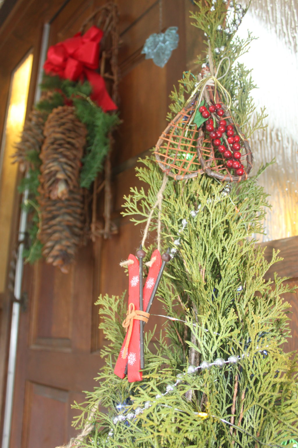 3 WAYS TO USE YOUR CEDAR HEDGING TREES IN YOUR CHRISTMAS HOME ...